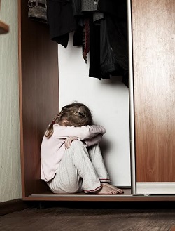 Copil singur în casă | Qbebe.ro